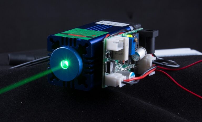 Laser Dazzler with Remotely Operated System for Law Enforcement - BeamQ